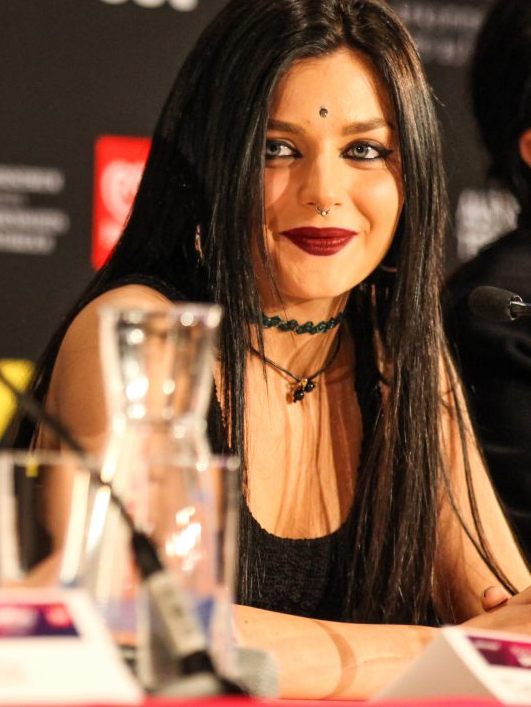 Beautiful, strong and confident - With her song "Warrior", Nina ...